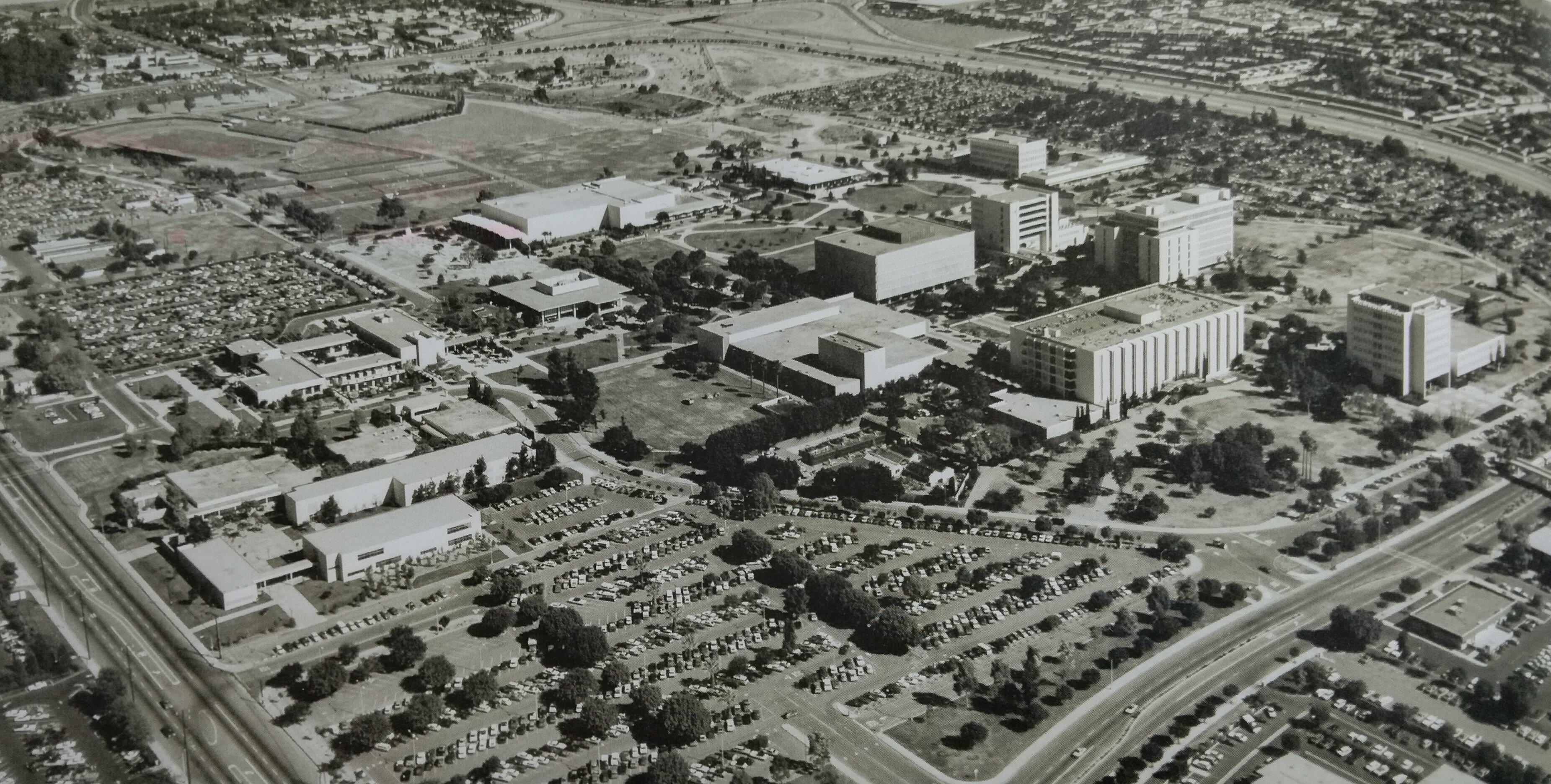 A Brief History of CSUF – Fullerton History